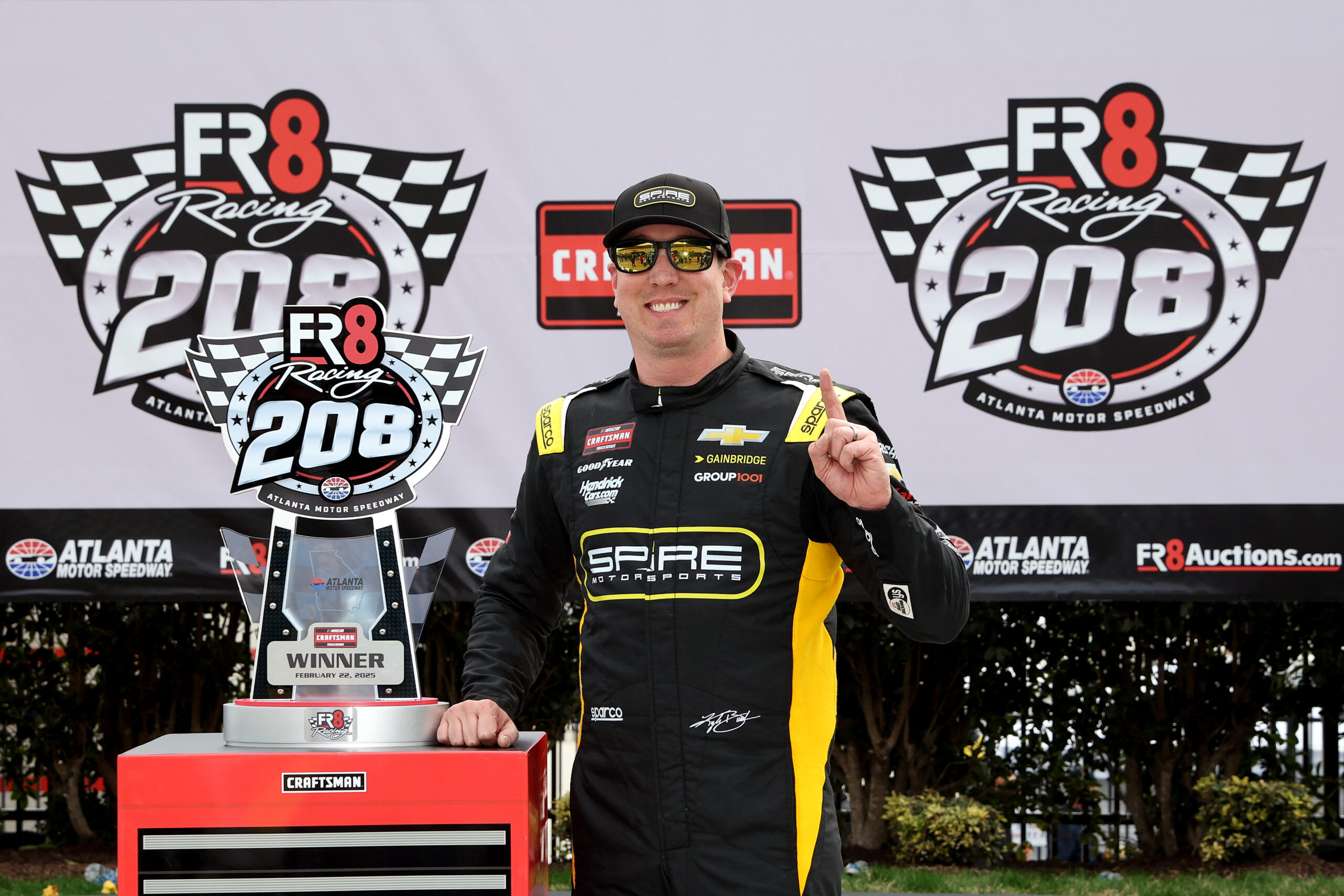 Kyle Busch Beats Stewart Friesen for a NASCAR Truck Series Win at ...